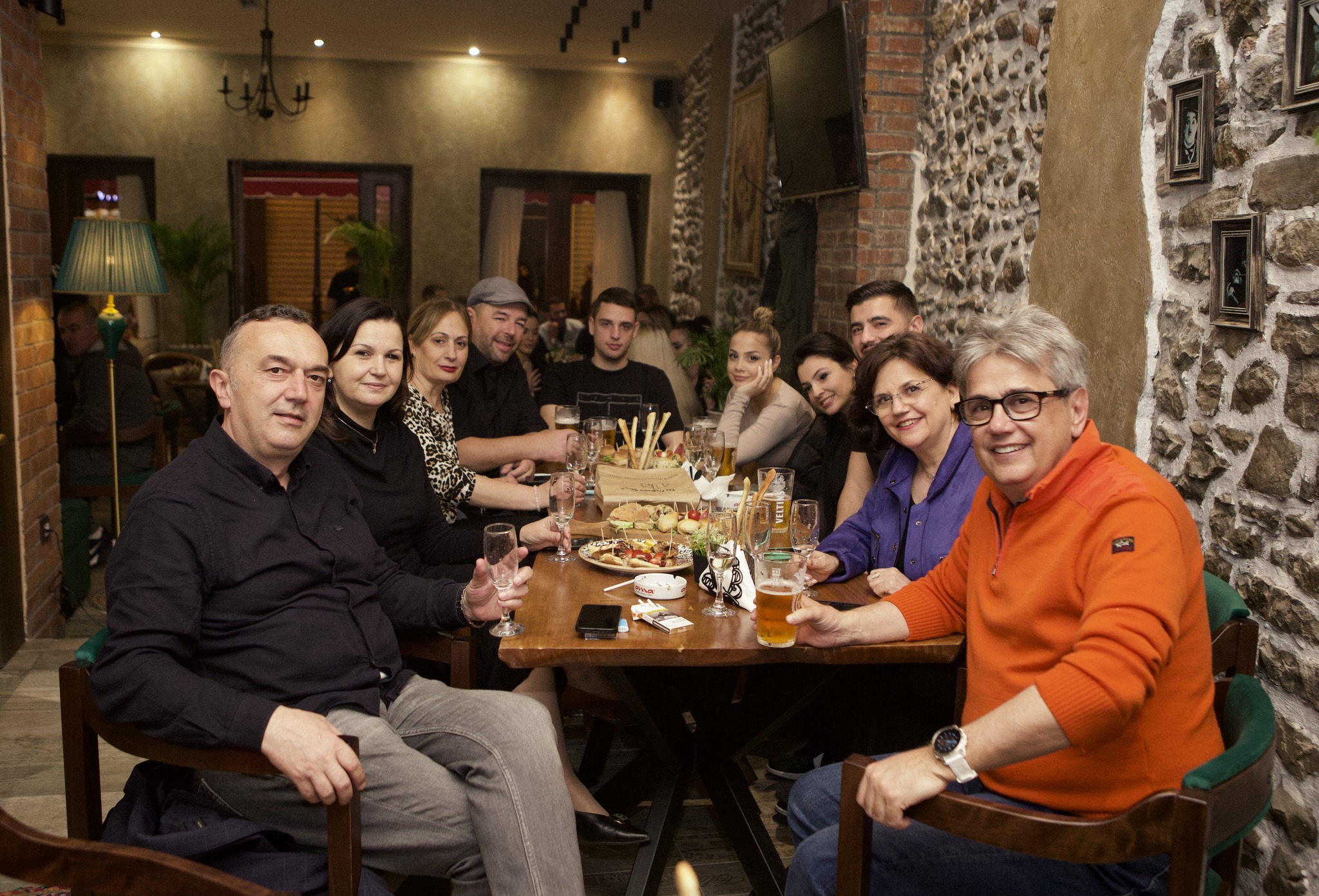 Fundjavë mes miqsh e familjarësh, Benet Beci publikon fotot ...